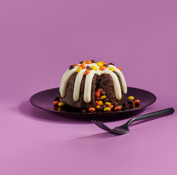 Bundtlet Full O' REESE'S PIECES - Foodgressing