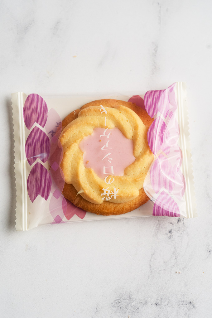 Tokyo Treat Sakura Snacktastic Box 2024 [Review] - Foodgressing