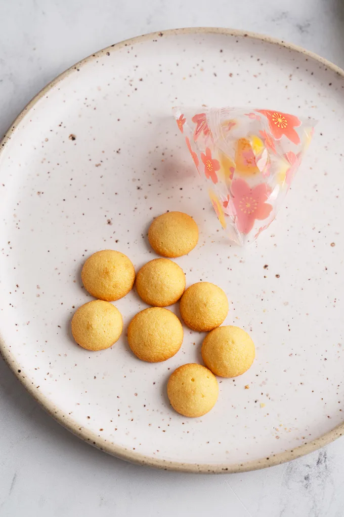 Tokyo Treat Sakura Snacktastic Box 2024 [Review] - Foodgressing