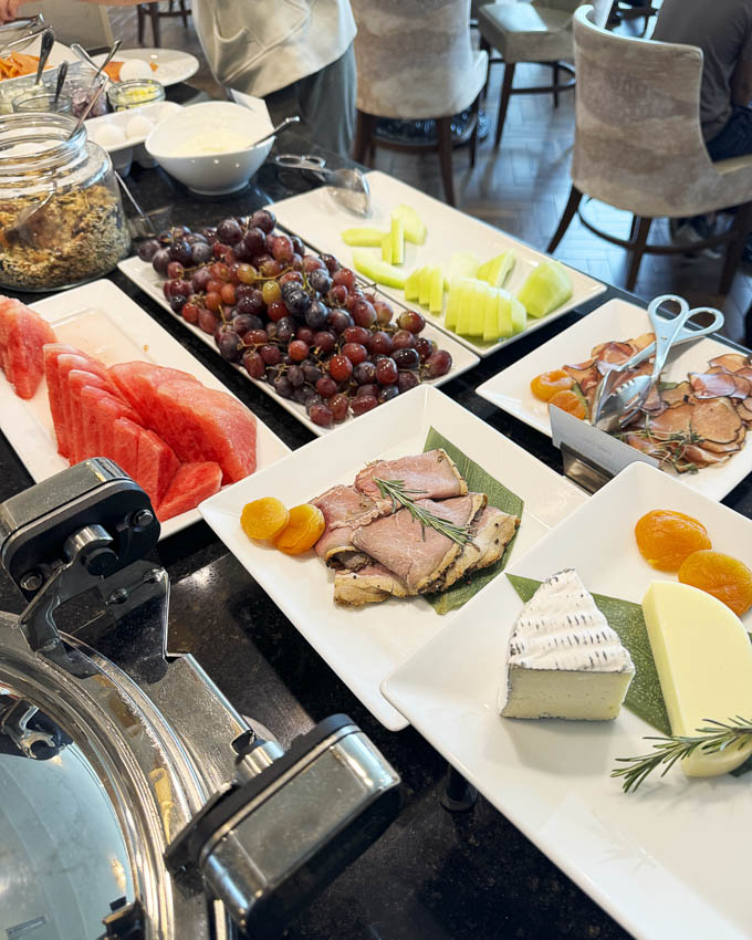 Hyatt Regency Calgary: Regency Club Lounge - Foodgressing