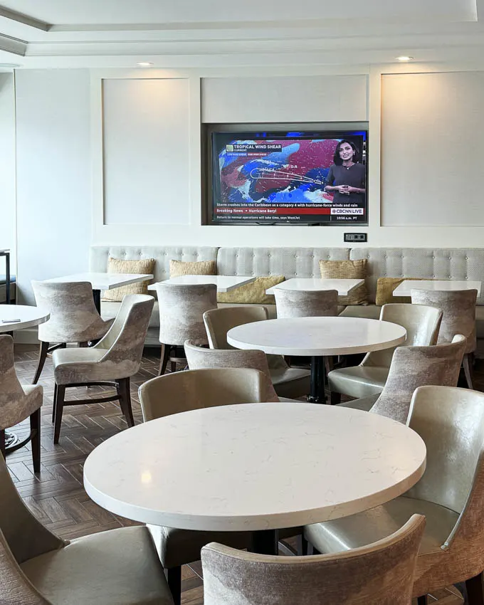 Hyatt Regency Calgary: Regency Club Lounge - Foodgressing