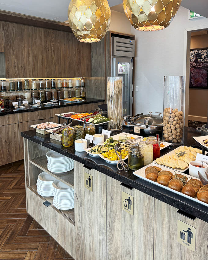 Hyatt Regency Calgary: Regency Club Lounge - Foodgressing